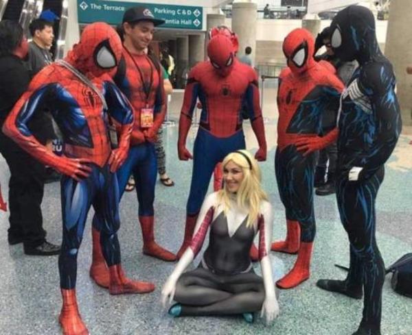 Gwen Surrounded Piper Perri Surrounded Know Your Meme 0 Hot Sex Picture