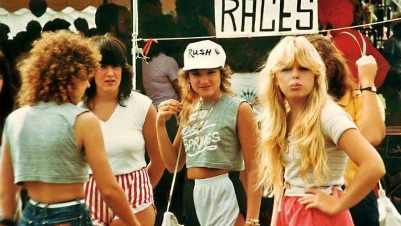 The Groovy '70s In 25 Retro Photos | Know Your Meme