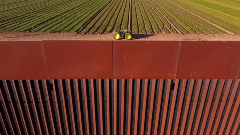 25 Very Tricky Photos Taken From Odd Perspectives | Know Your Meme