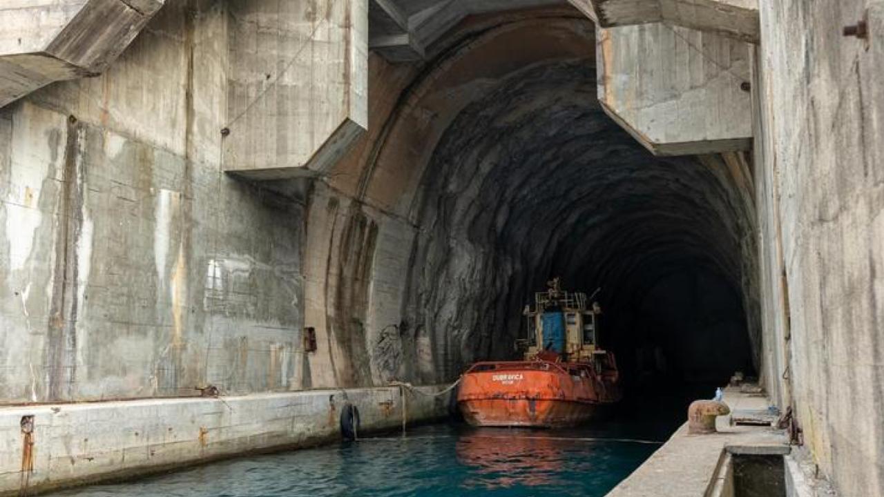 25 Interesting Photos Found During Urban Exploration | Know Your Meme