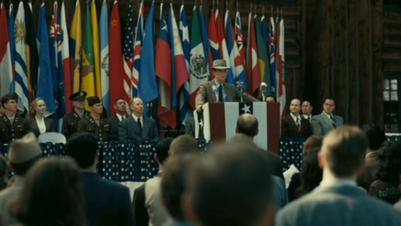 24 Total Film Fails People Spotted On The Screen | Know Your Meme