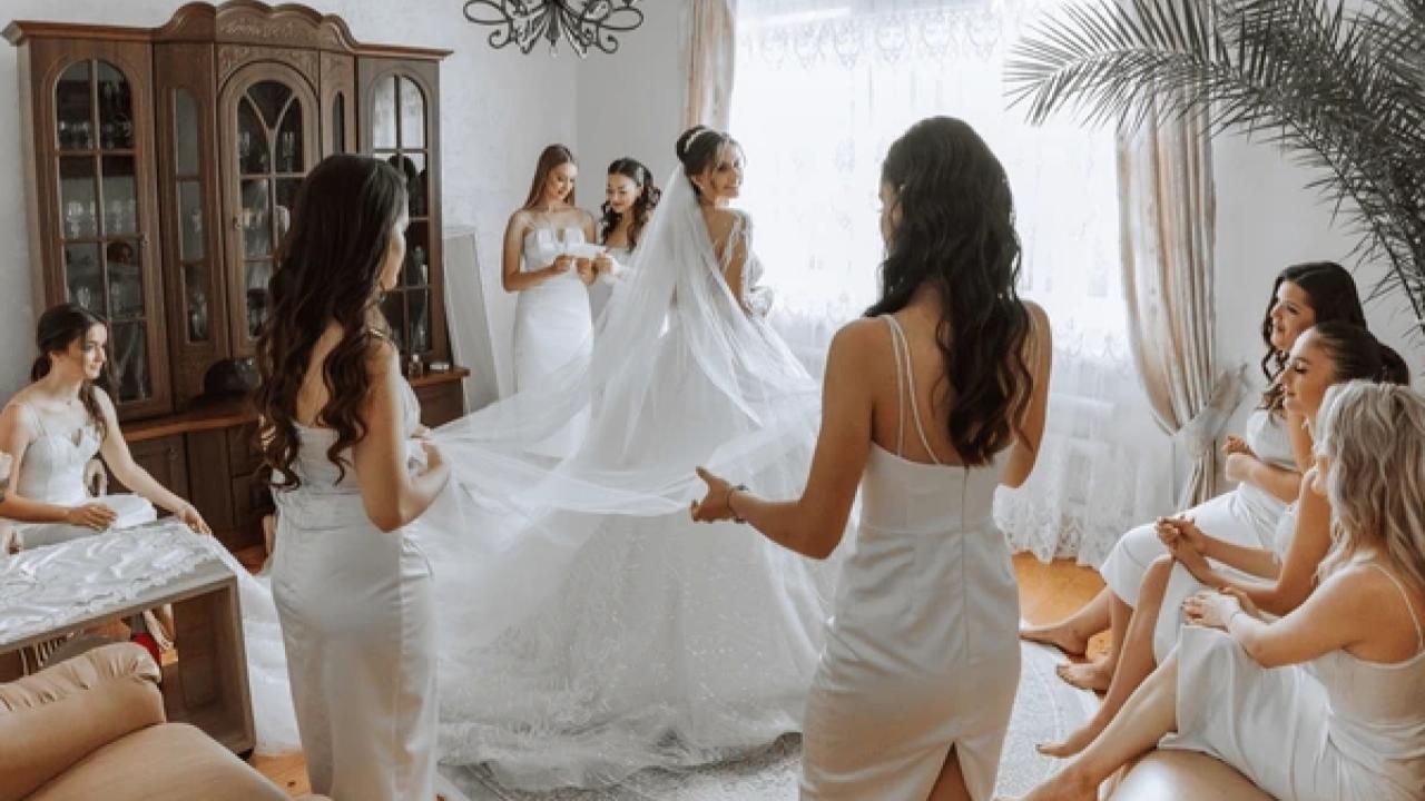 This Bridesmaid Backed Out After The Bride Made A Crazy Request, And It ...