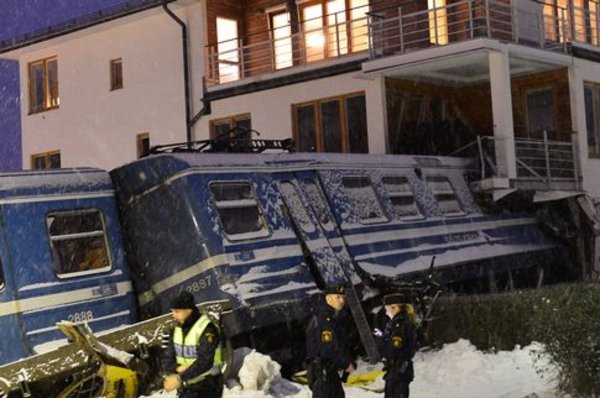 2013 Saltsjöbanan Train Crash | Know Your Meme