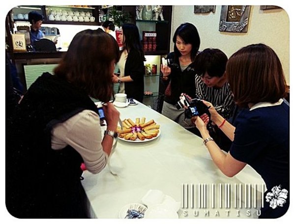 #相機食先 (#CameraEatsFirst): Video Gallery | Know Your Meme