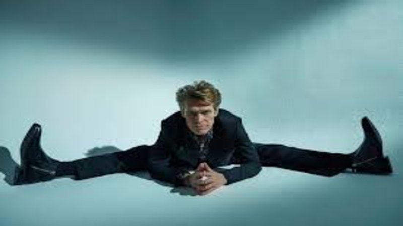 Willem Dafoe poses | Know Your Meme