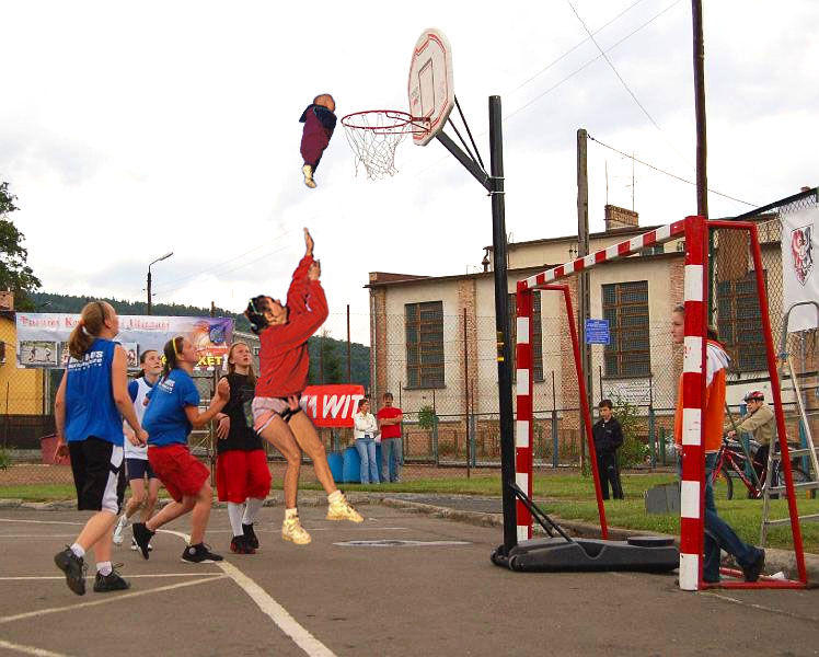 [Image - 95777] | Parents Throwing Baby | Know Your Meme