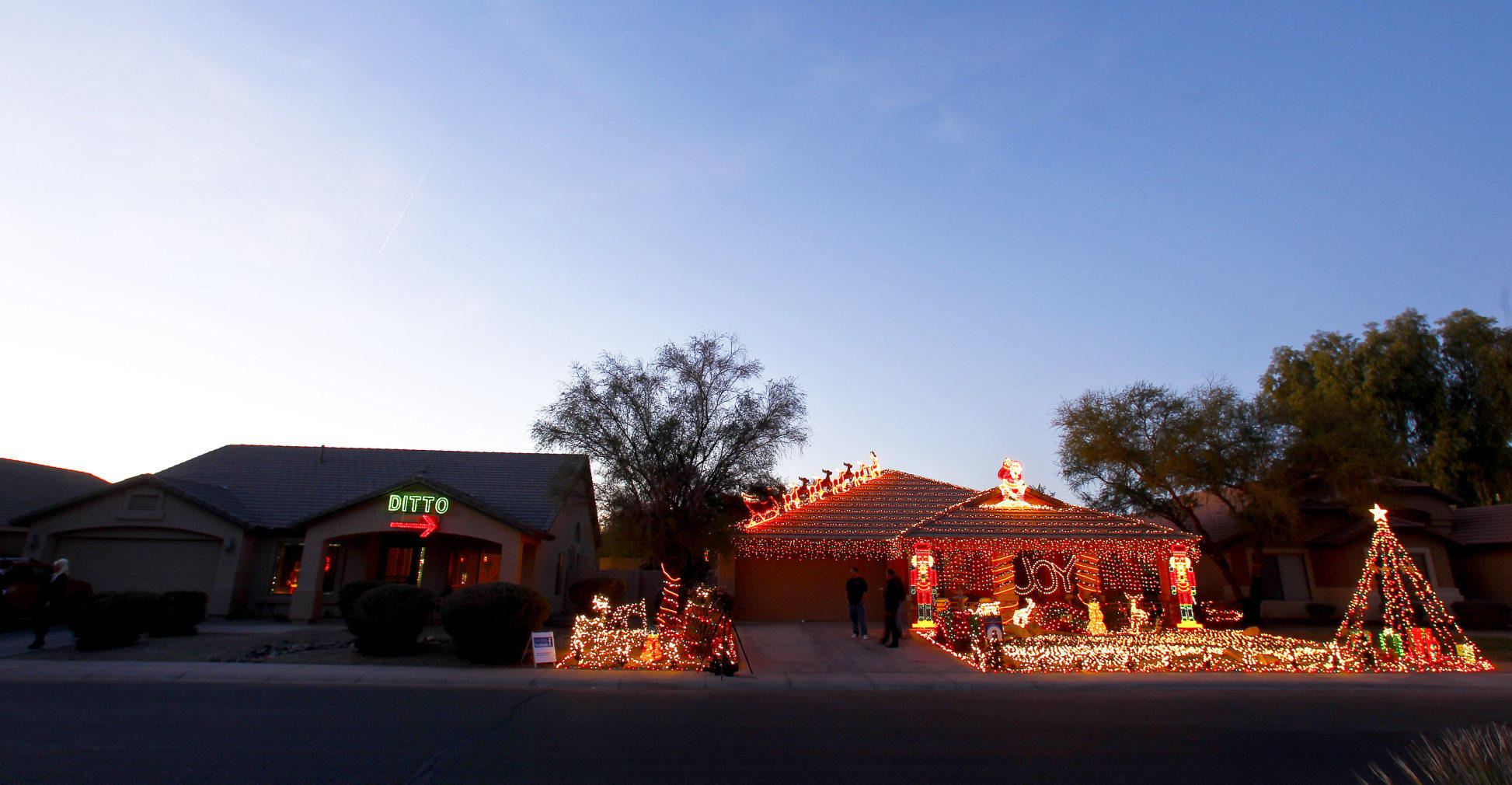 Ditto Lights | Holiday Light Show Videos | Know Your Meme