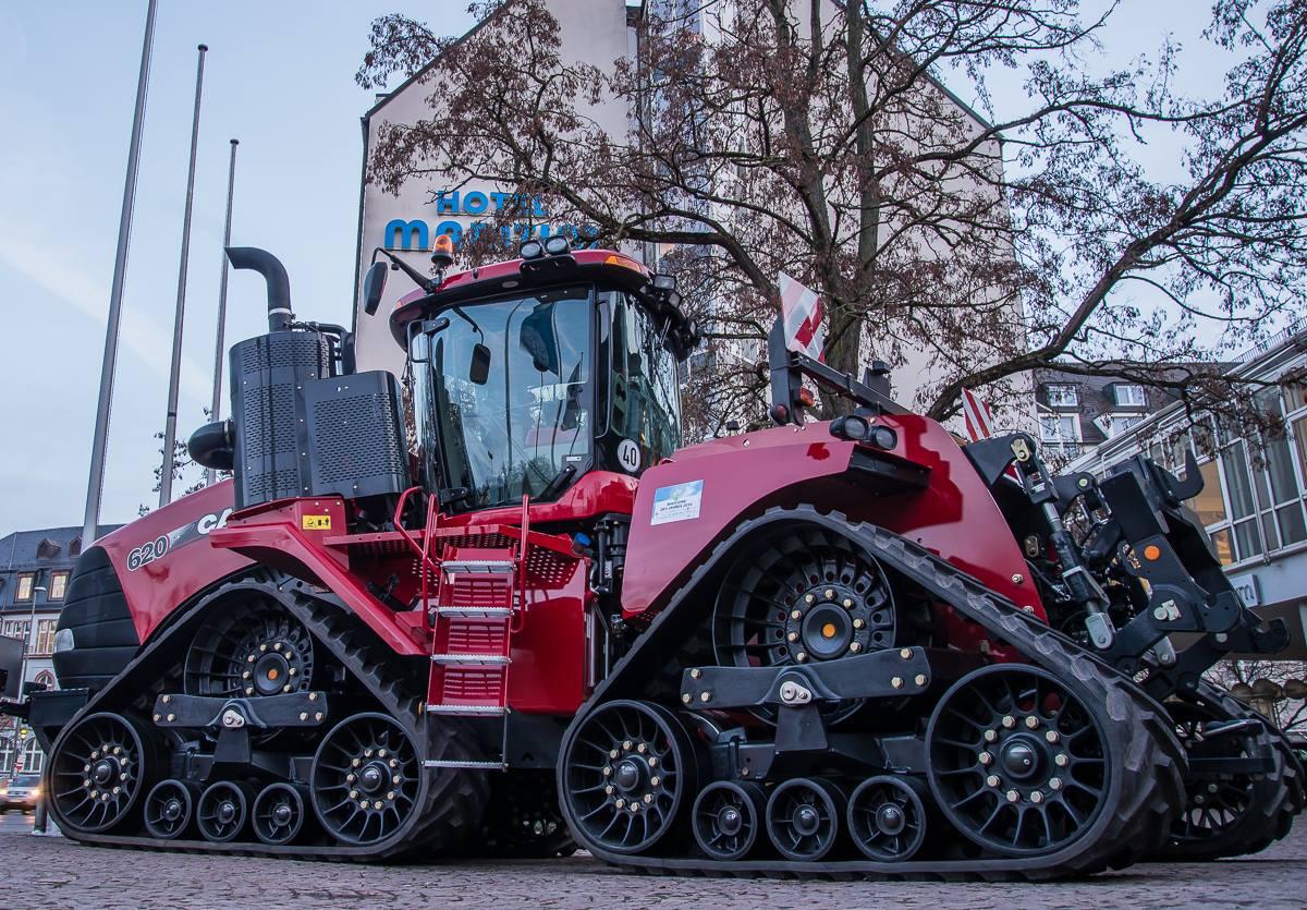 620 Case IH: The Monster Truck Of Tractors | Win / Epic Win / For The ...