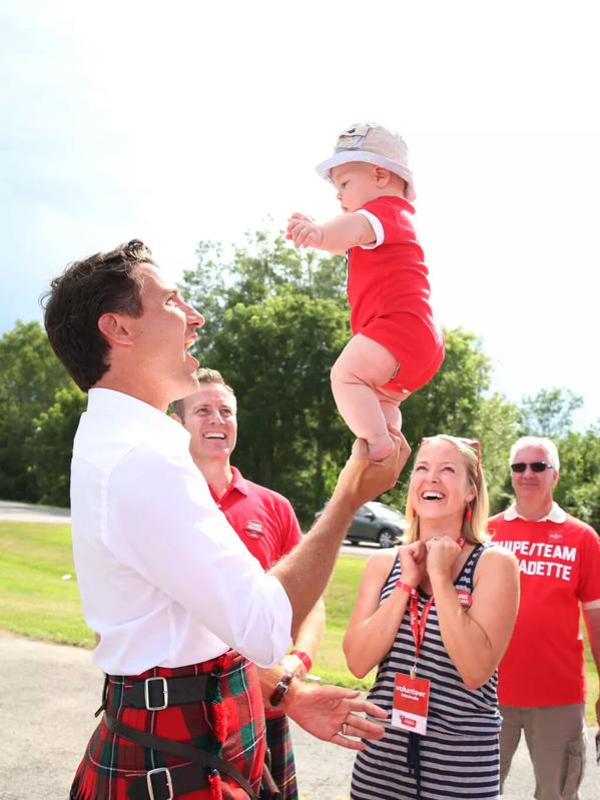 Justin Trudeau Balancing a Baby with One Hand #2 | Justin Trudeau ...