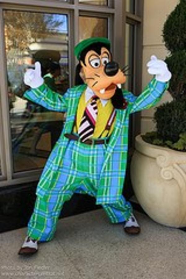 CHALLENGER APPROCHES | JoJo's Pose | Know Your Meme