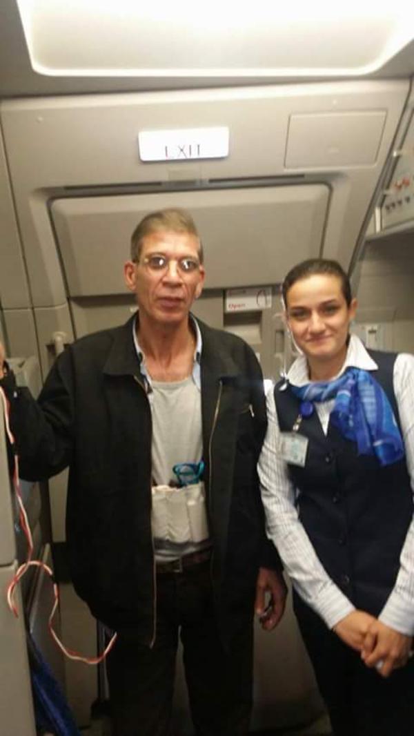 Hijacker Selfie With EgyptAir Flight Attendant | Hijacker Selfie | Know ...