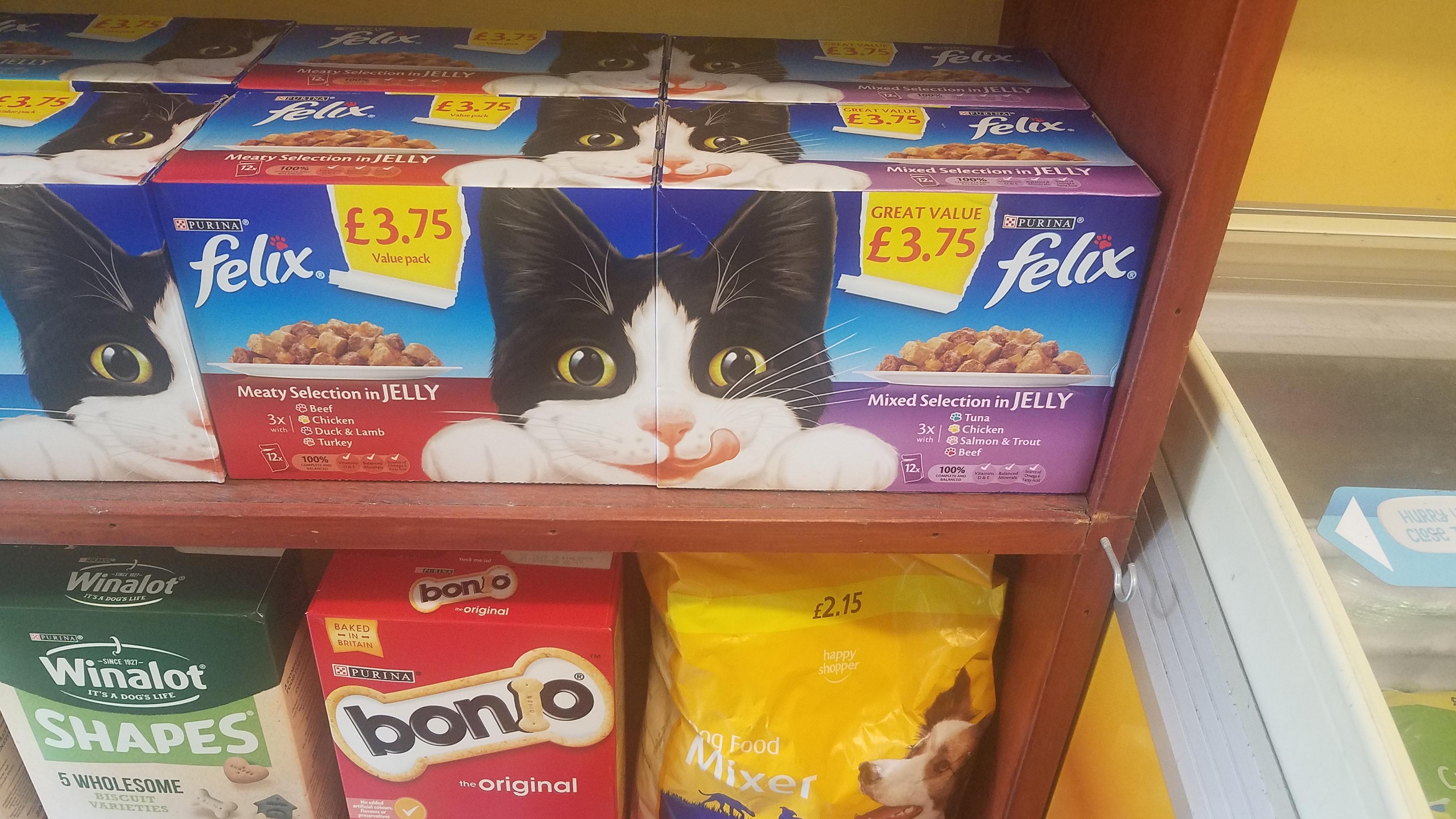 CAT FOOD BOXES LINE UP TO MAKE A FACE. | r/mildlyinteresting | Mildly ...