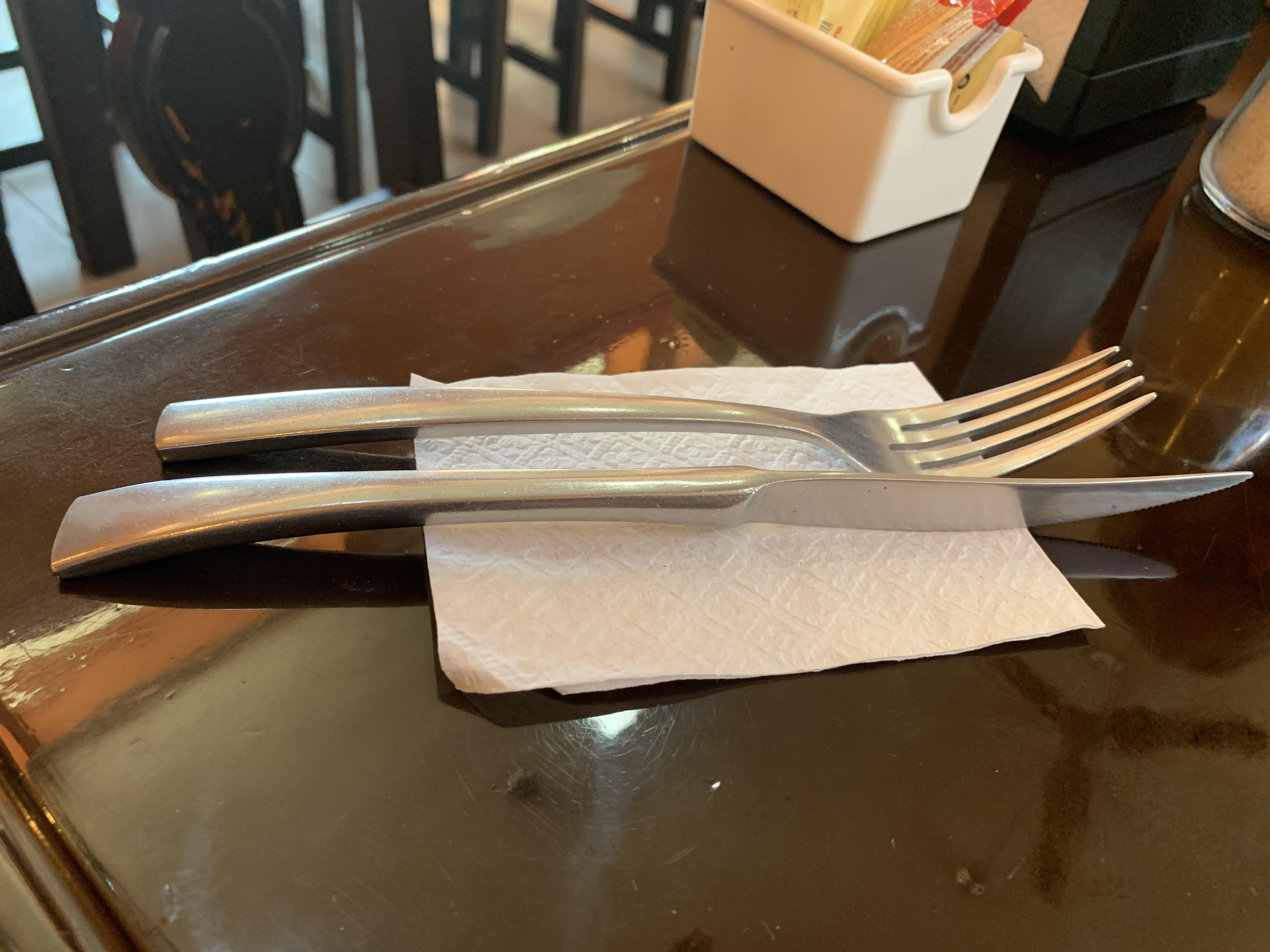 The way the handles on this cutlery are shaped so that the knife stands ...
