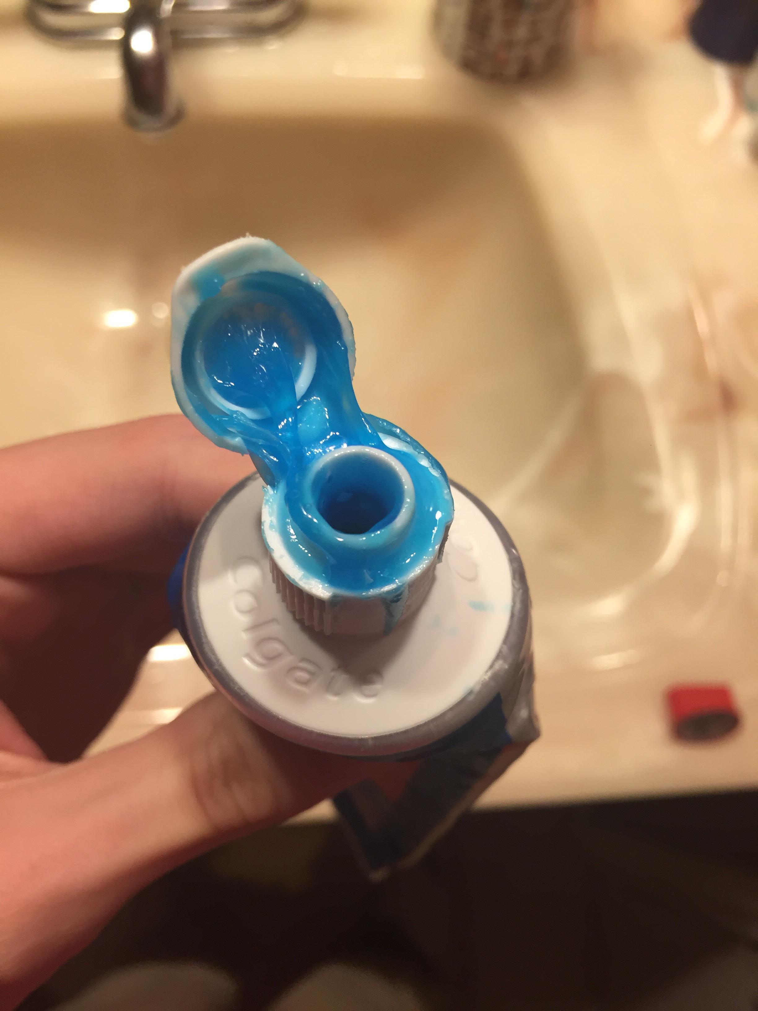 The cap is full of toothpaste | /r/MildlyInfuriating | Mildly Infuriating | Know Your Meme