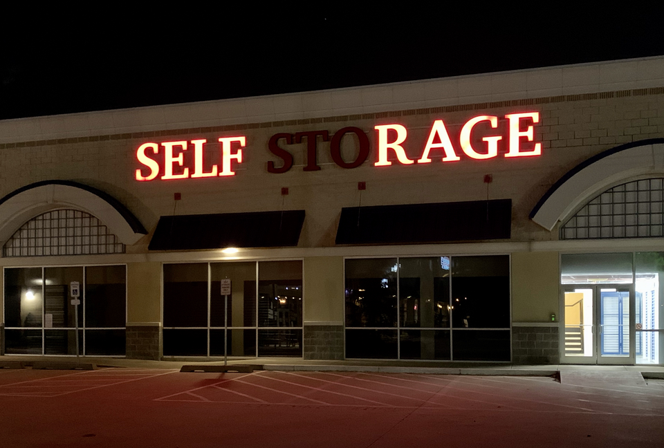 /r/accidentalcomedy 3 | Funny Store Signs | Know Your Meme