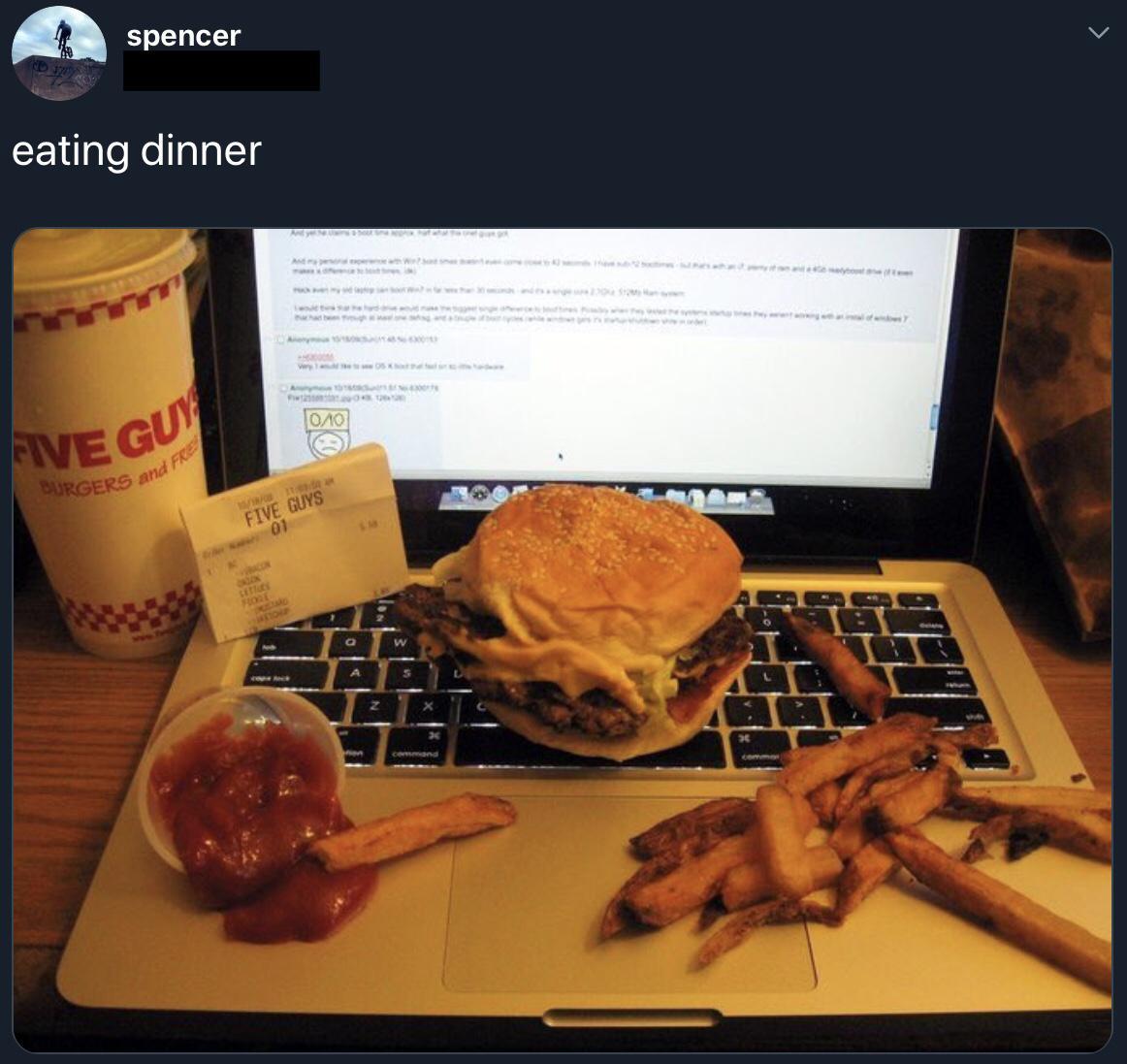 How this person is eating around their computer | /r/MildlyInfuriating ...