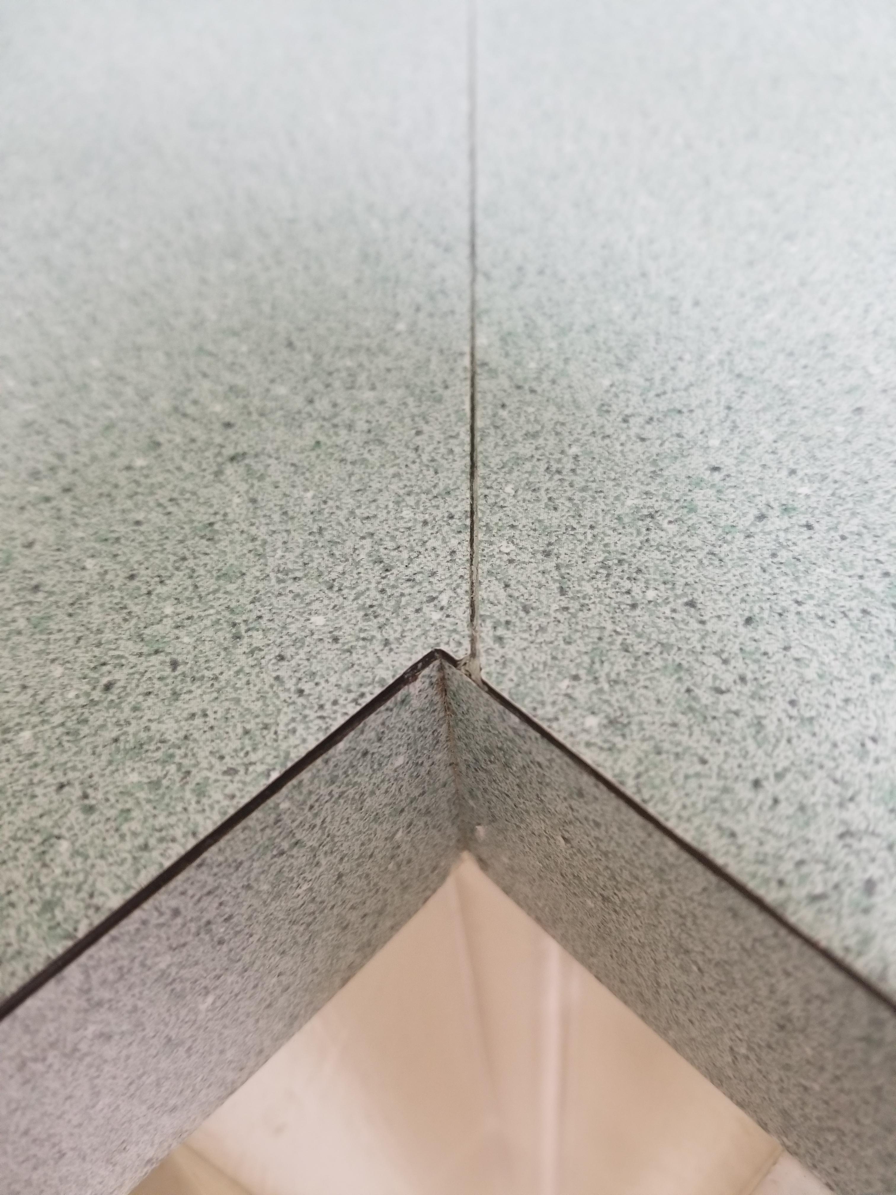 My friend's kitchen's countertop. | /r/MildlyInfuriating | Mildly ...