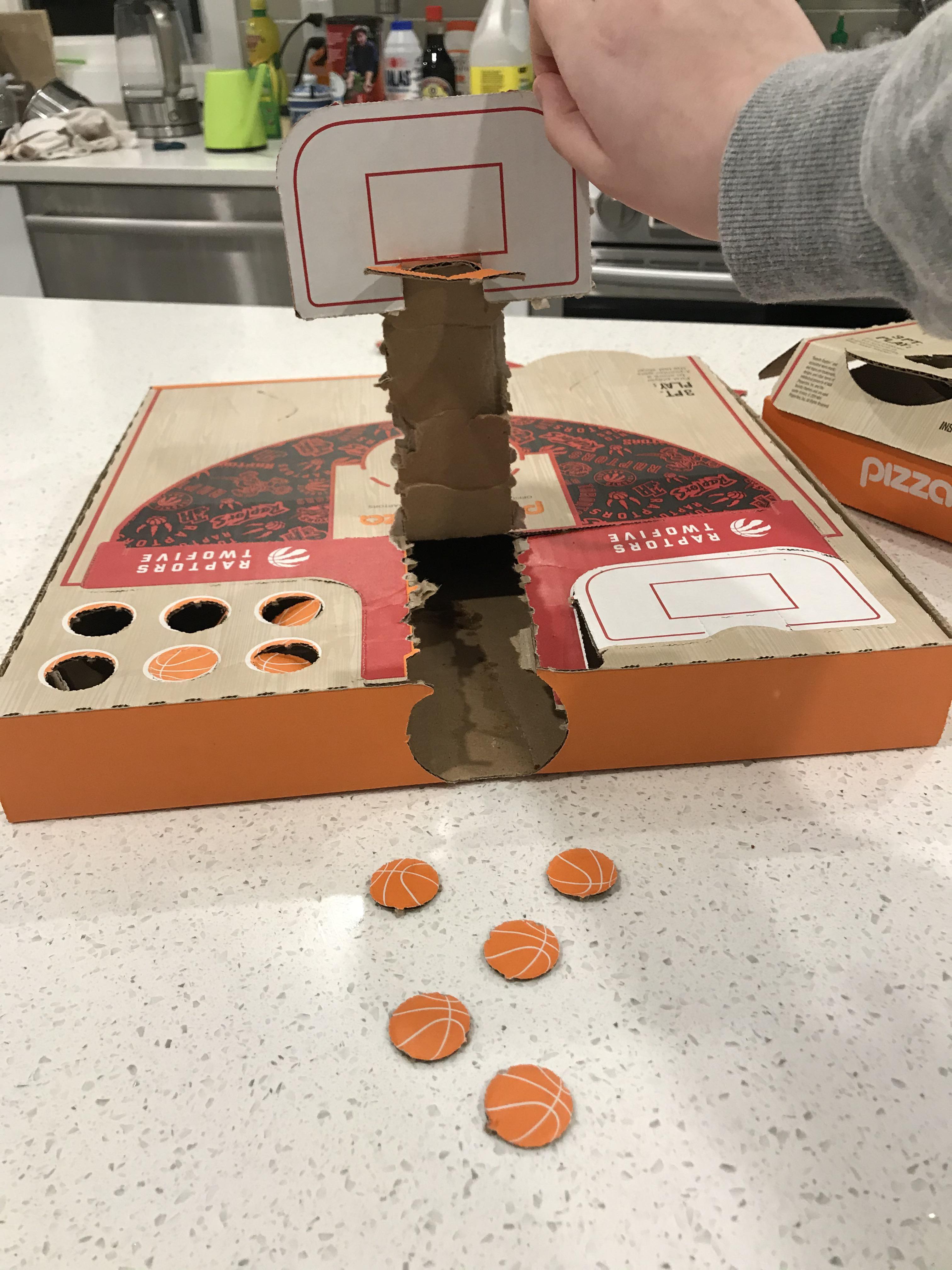 Pizza box that turns into a mini basketball game | /r/mildlyinteresting ...