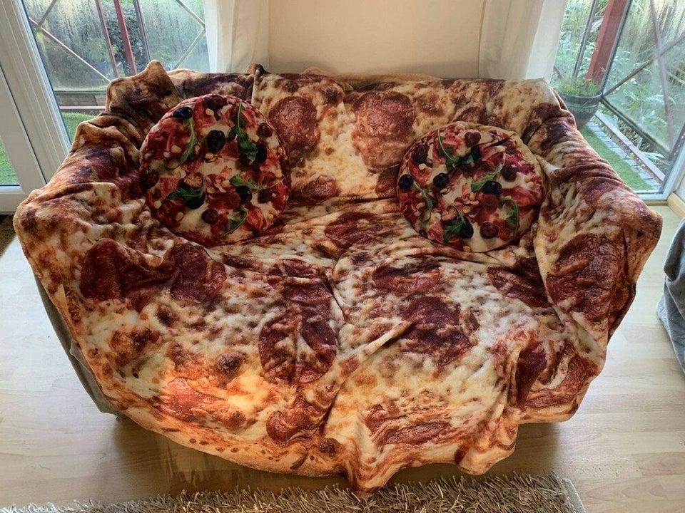 /r/ineeeedit pizza sofa | Pizza | Know Your Meme