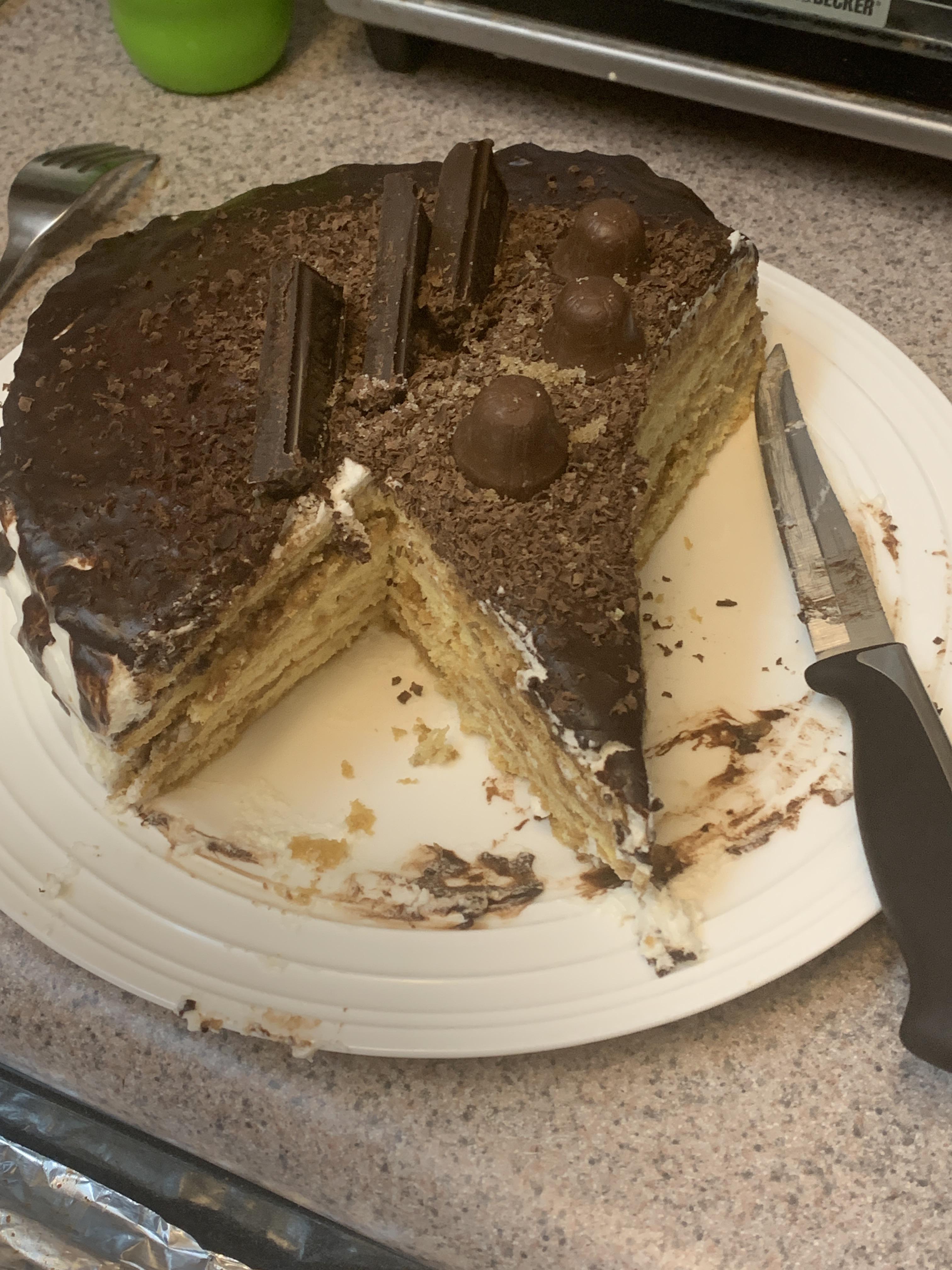 This is more just infuriating but WHO CUTS A FUCKING CAKE LIKE THAT ...