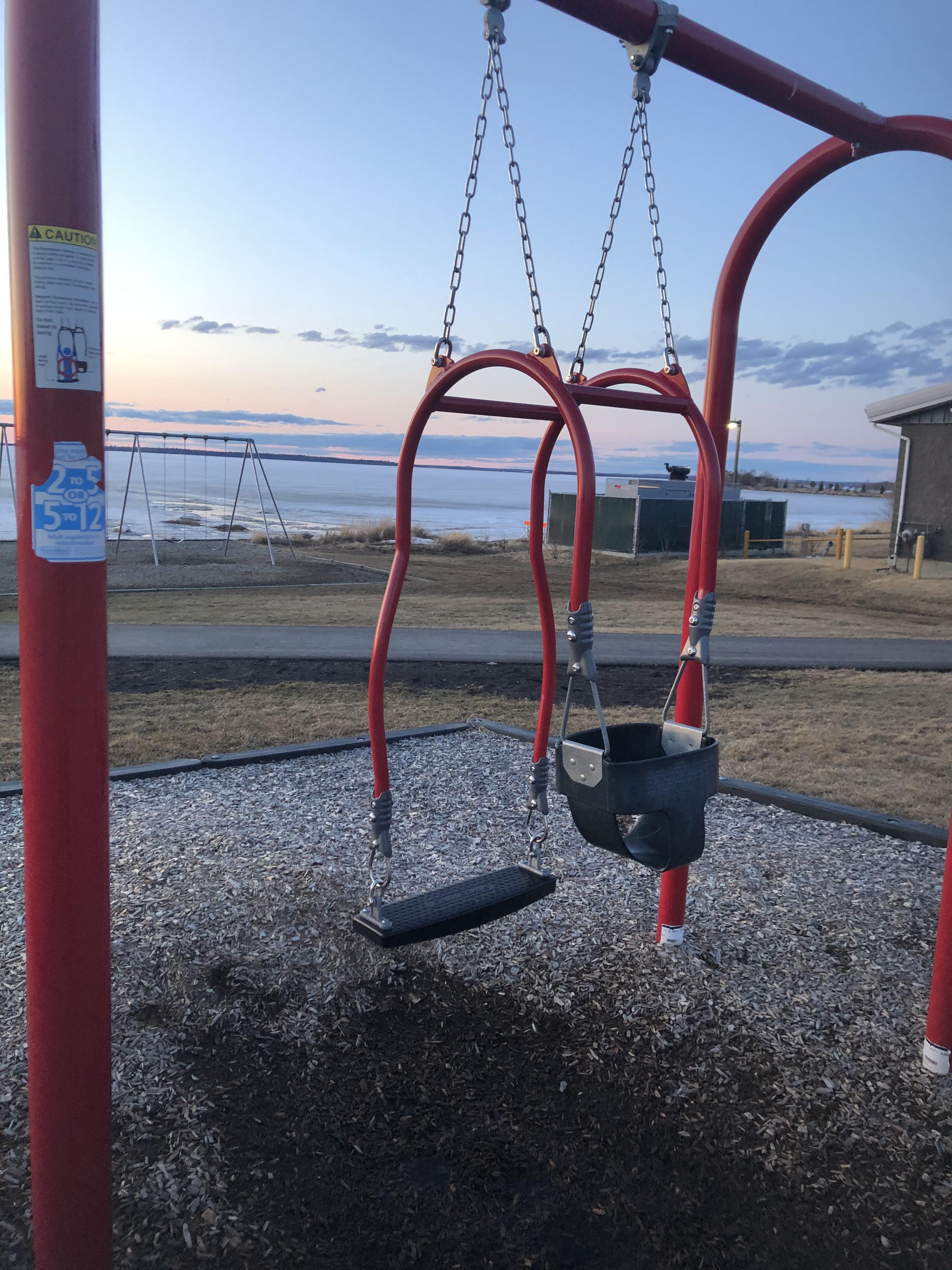 A swing so that you and your child can swing together | /r ...