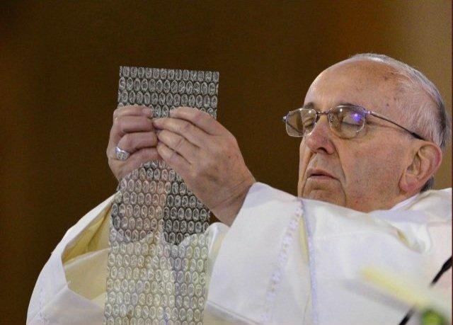 Bubble Wrap | Pope Francis Holding Things | Know Your Meme