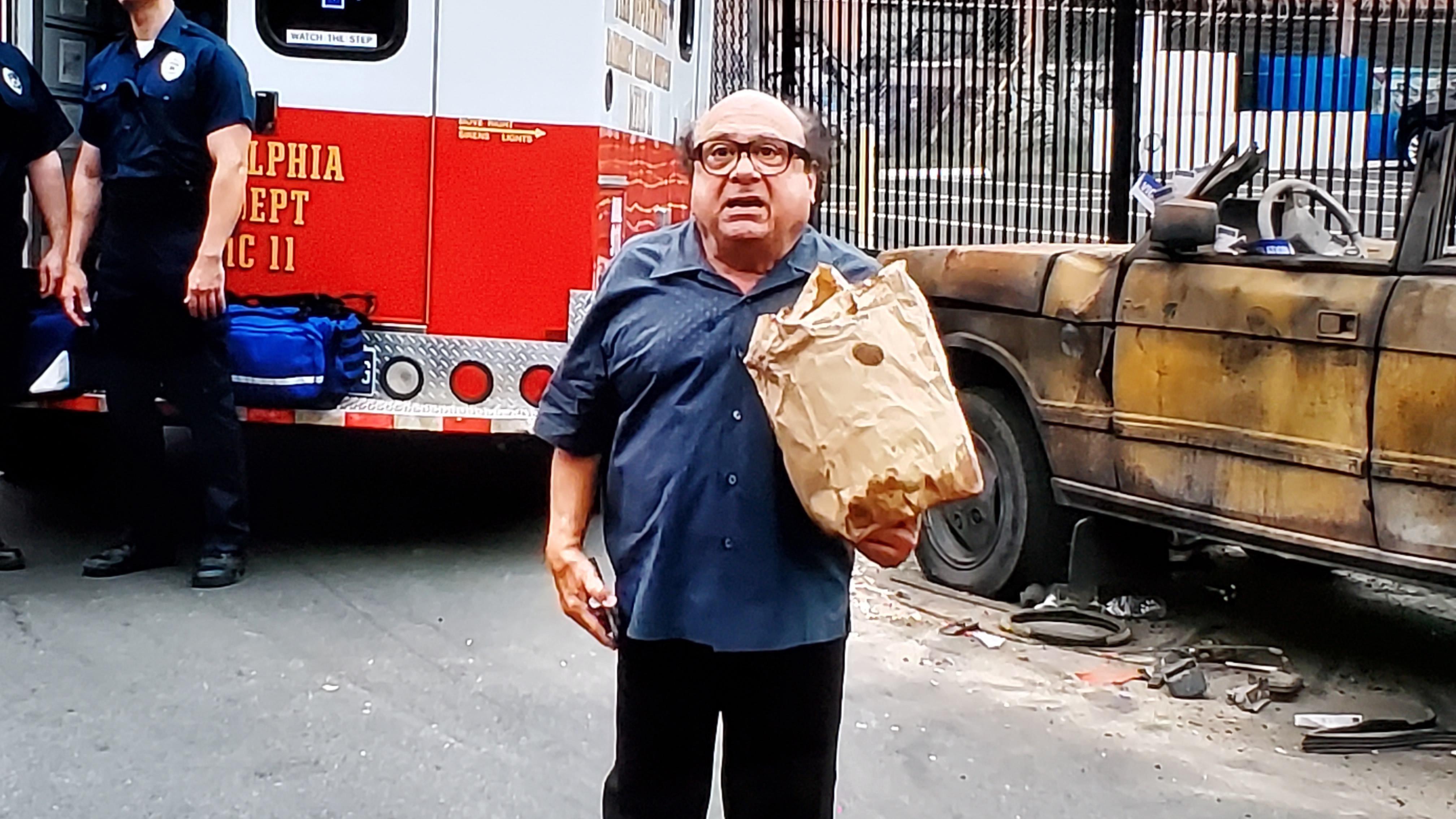 S14E08: Is that Dennis' exploded Range Rover still sitting outside the ...