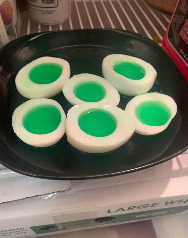 Jello shots being served out of hard-boiled eggs | /r/IASIP | It's ...
