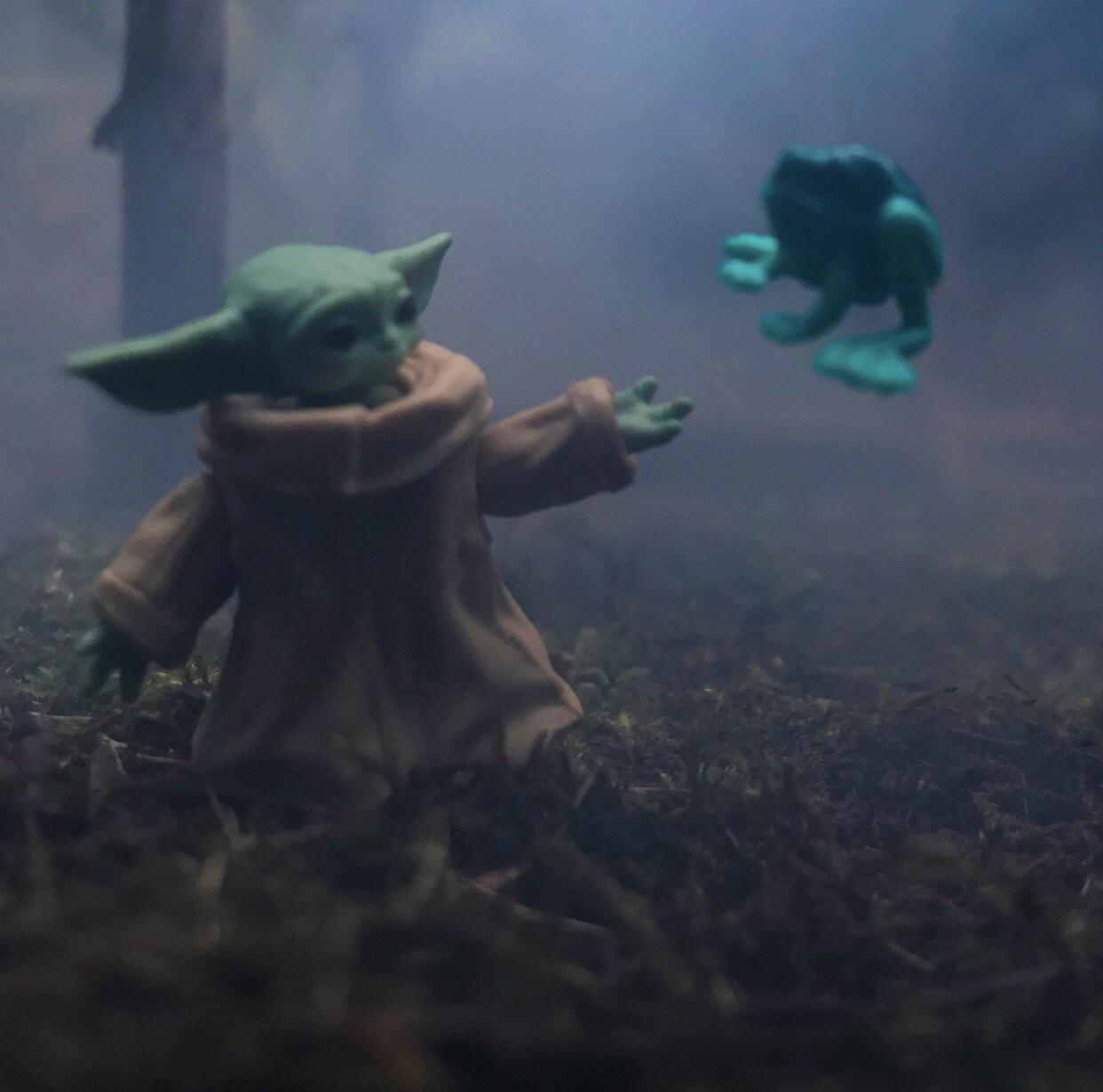 Grogu lifts a snack to his mouth using the force. | /r/BabyYoda | Baby ...