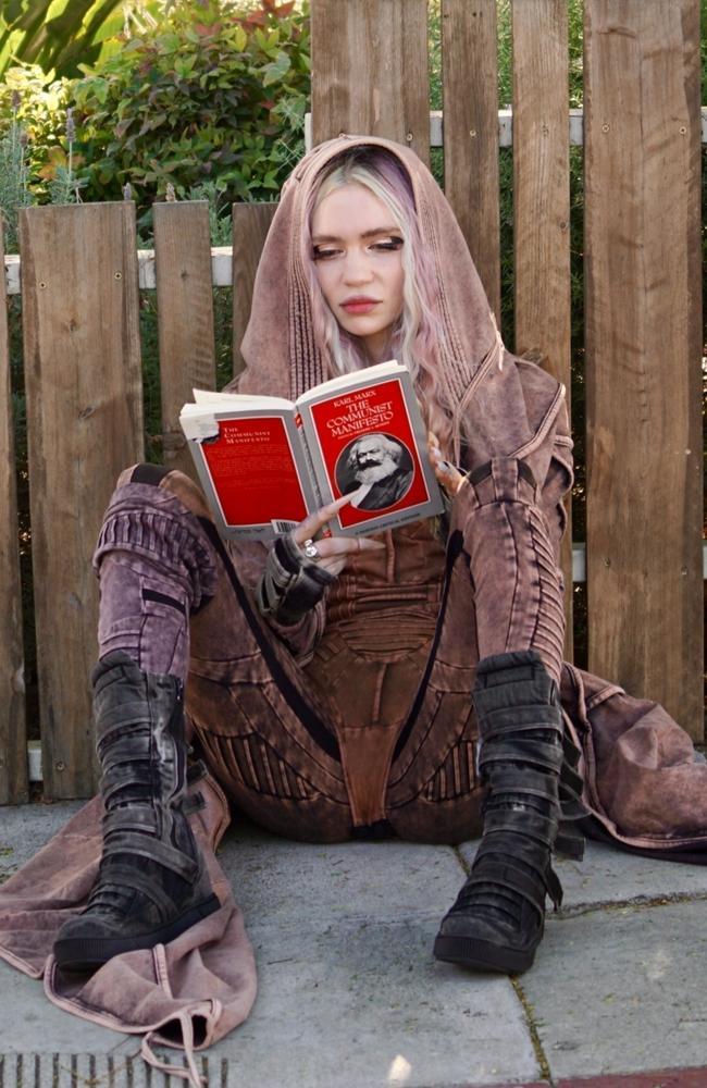 Grimes Reading The Communist Manifesto | Grimes Reading The Communist ...
