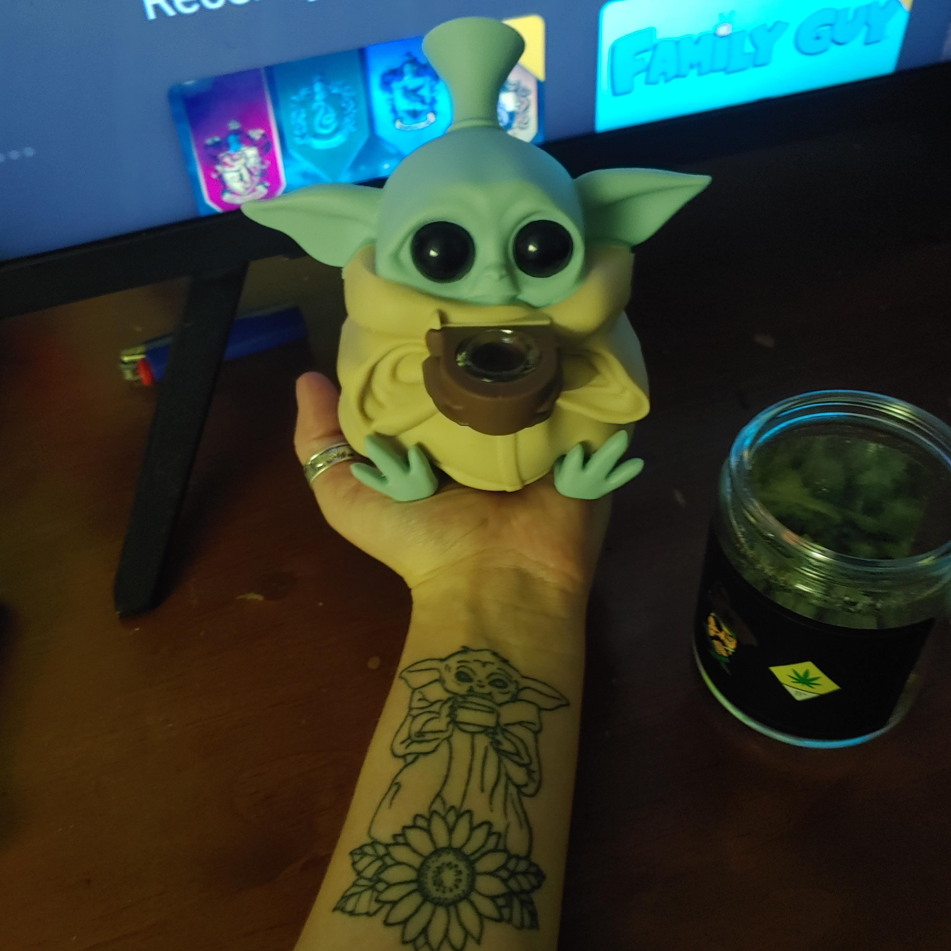 I got a new baby Yoda bong!!! ️ ️ ️ | /r/BabyYoda | Baby Yoda / Grogu ...