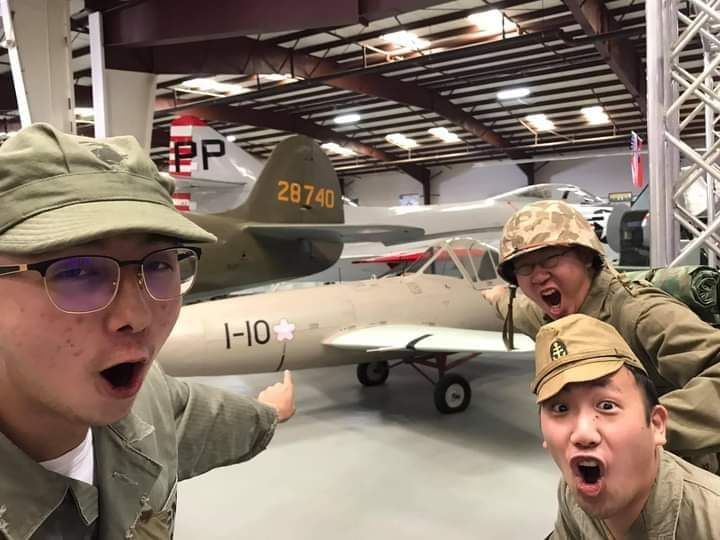 Japanese pointing at planes | Two Soyjaks Pointing | Know Your Meme