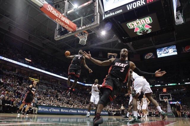 Wade-LeBron's Dunk Picture (Full Photograph, Low Quality) | Wade-LeBron ...