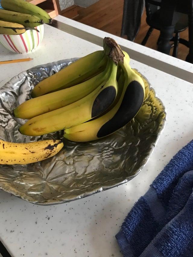 Bananas Glitching | Know Your Meme