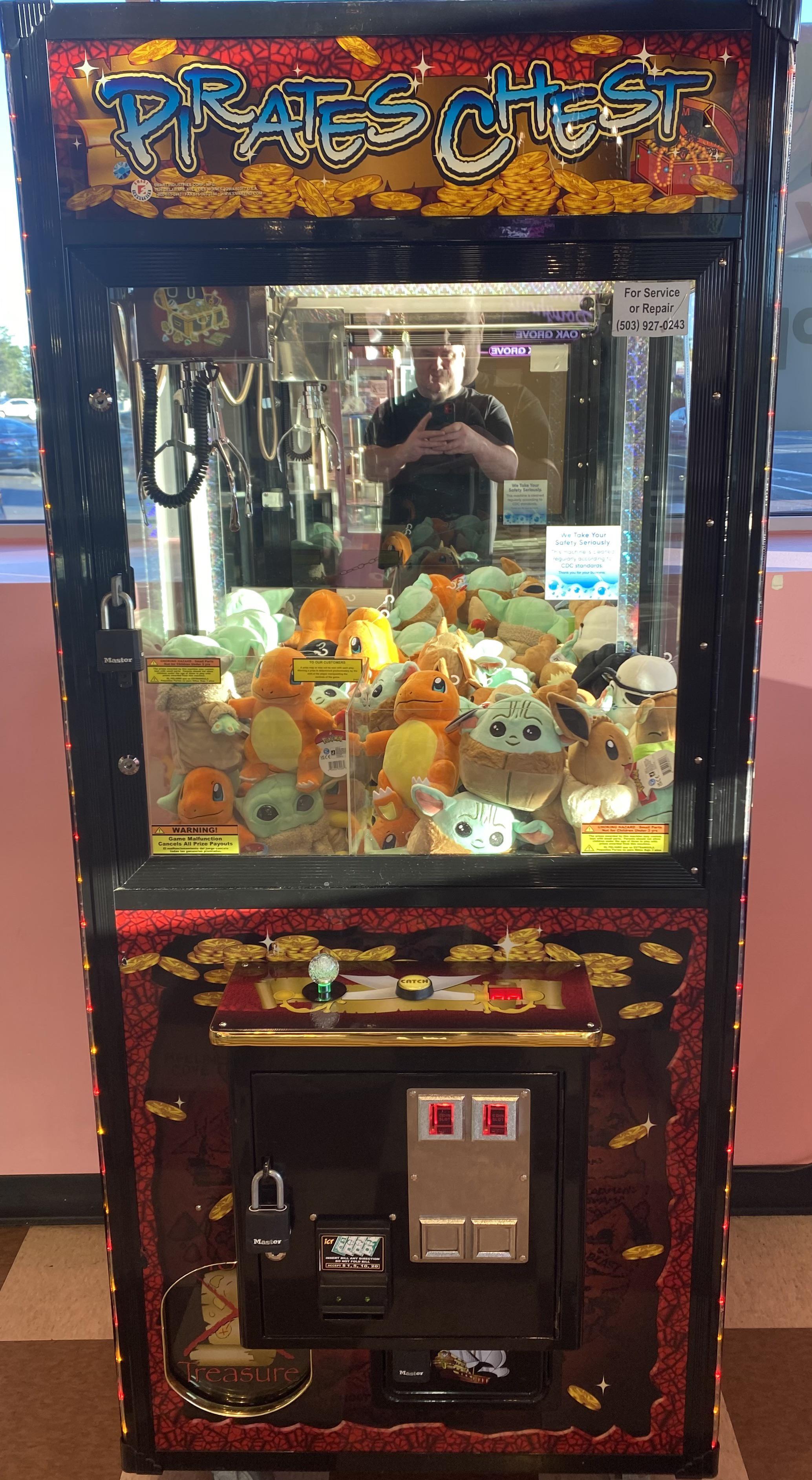 Best claw machine ever. | /r/BabyYoda | Baby Yoda / Grogu | Know Your Meme