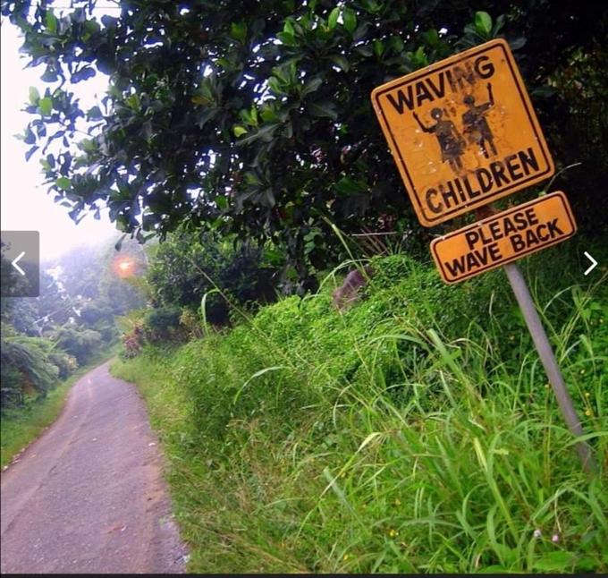 r oddlyterrifying Waving Children Sign Know Your Meme r oddlyterrifying Waving Children Sign Know Your Meme