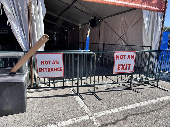 25 Ridiculous Signs Seen In The Wild | Know Your Meme