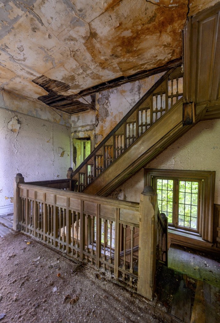 Inside the abandoned funeral home where Harry Houdini was embalmed ...