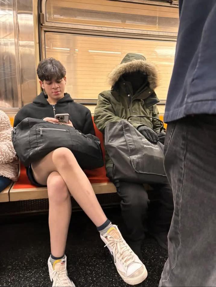 24 Strange And Unexplainable Photos Found Online | Know Your Meme