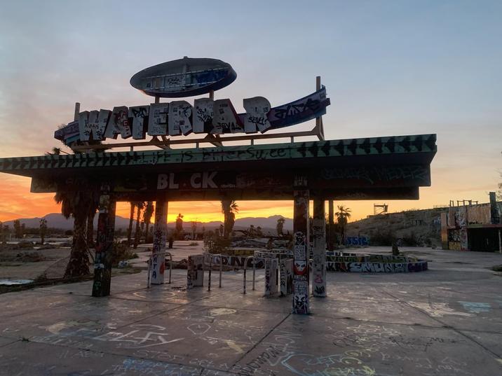 23 Images Of Abandoned And Old Signs Across the World | Know Your Meme