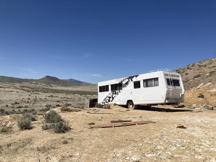 25 Eerie Images Of Abandoned Buildings And Structures Around The World ...