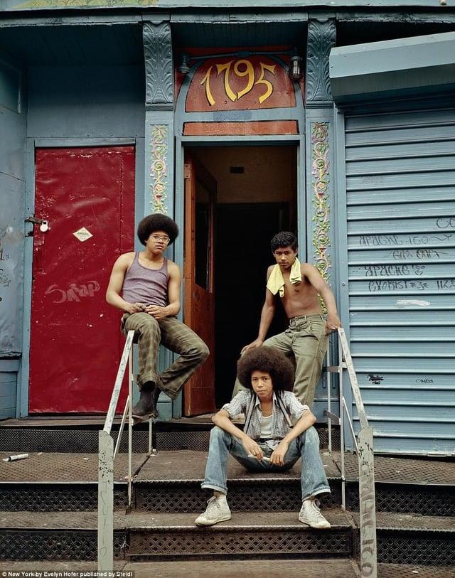 25 Vintage Snapshots Featuring Everyday Life In The '70s | Know Your Meme