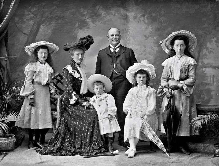 25 Captivating Snapshots Of People In The Early 1900s | Know Your Meme
