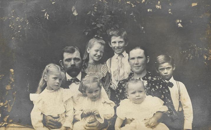 25 Captivating Snapshots Of People In The Early 1900s | Know Your Meme