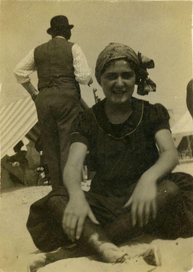 25 Captivating Snapshots Of People In The Early 1900s | Know Your Meme