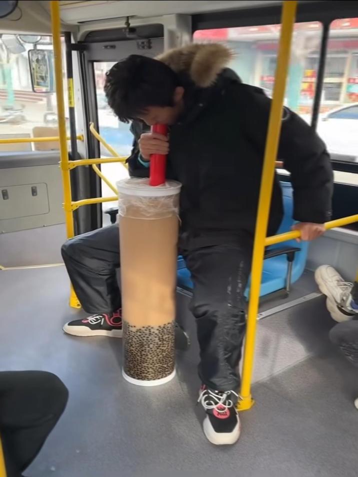 25 Unsettling, Yet Wholesome Images You Won't Know How To Feel About ...