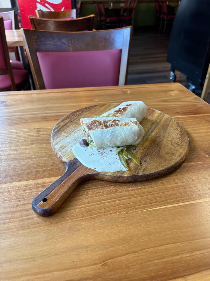 25 Restaurants Serving Food On Plates That Aren't Actually Plates At ...