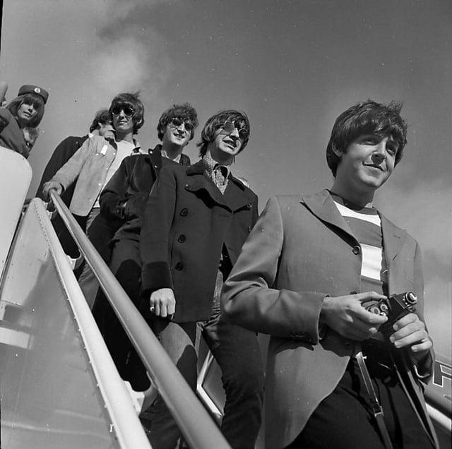 25 Retro Photos Of Concerts In The Past | Know Your Meme