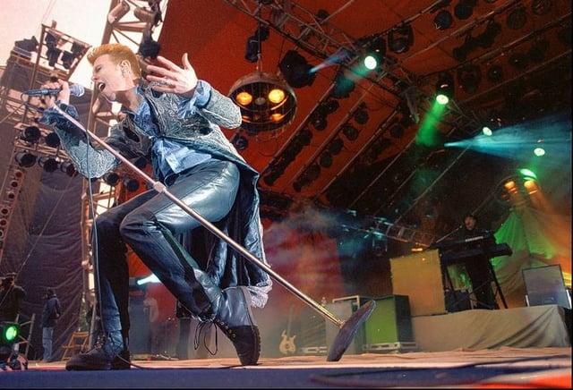 25 Retro Photos Of Concerts In The Past | Know Your Meme