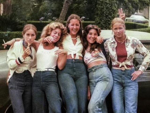 28 Retro Photos Showing Normal Days In 1971 | Know Your Meme